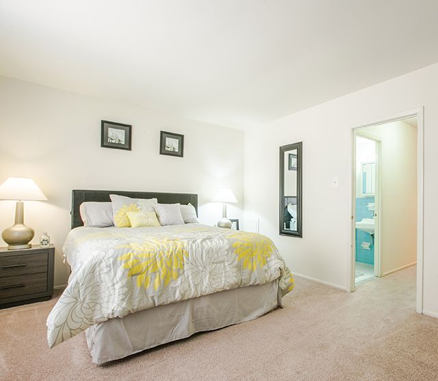 Fox Meadow Apartments | Maple Shade, NJ Apartments