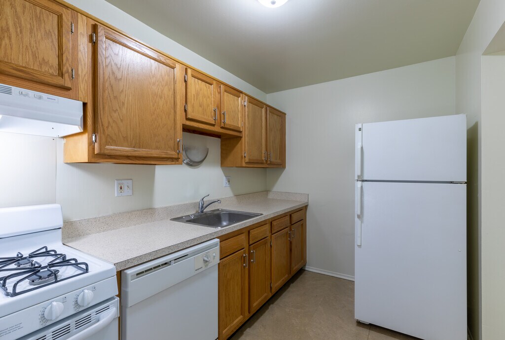 Stoneybrooke Apartments in Canton, MI | ApartmentHomeLiving.com