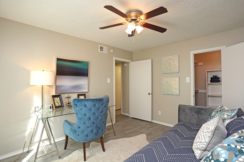 Sutton Place | Dallas, TX Apartments