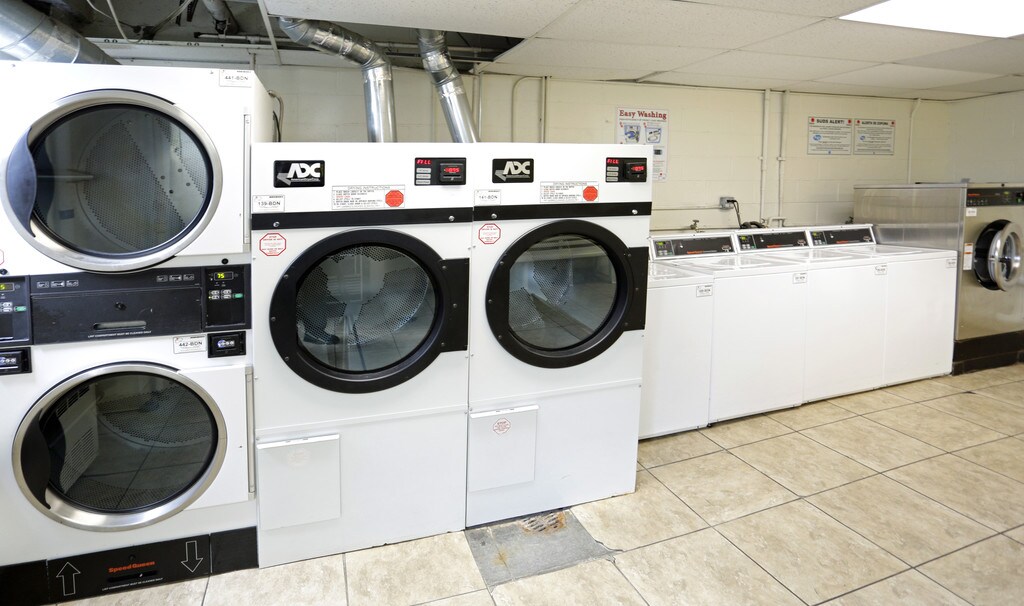 Addison Towers Apartments in Newark, NJ | ApartmentHomeLiving.com