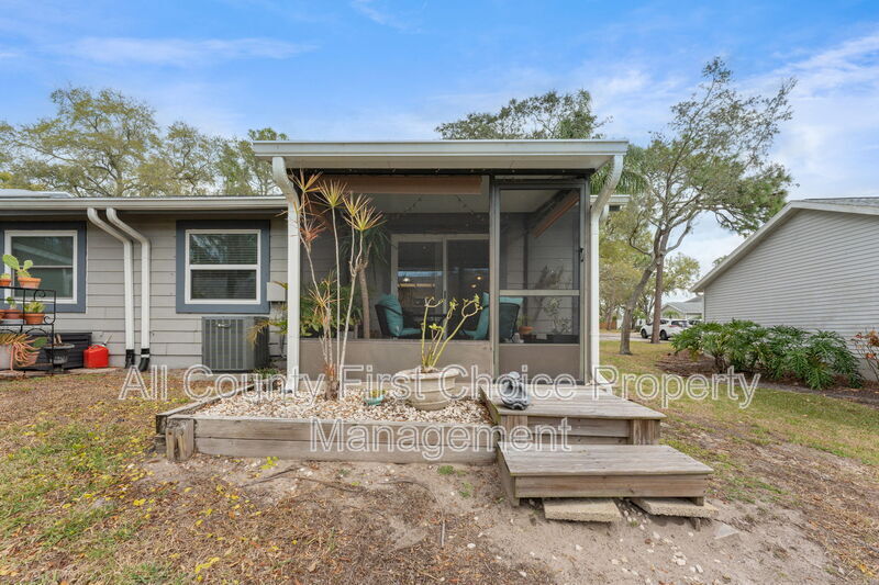 39650 US-19 | 2 Bedroom Home for Rent in Tarpon Springs, FL
