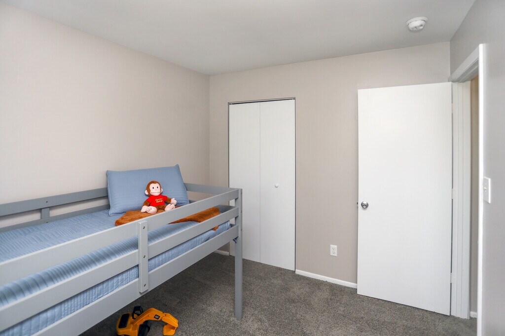 River Pointe Townhomes in Fort Wayne, IN | ApartmentHomeLiving.com