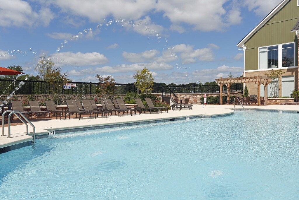 Addison Ridge Apartments in Fayetteville, NC | ApartmentHomeLiving.com