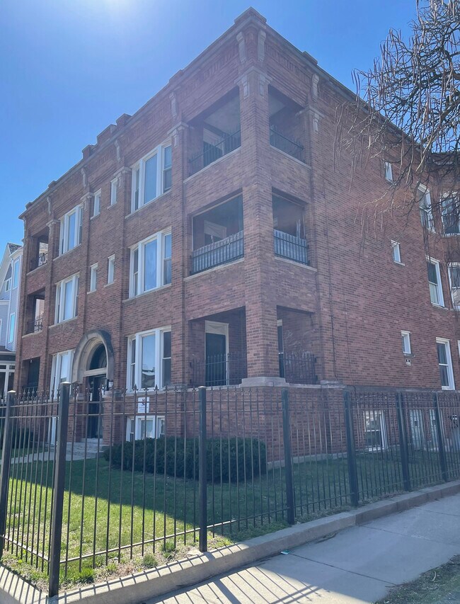 7236 S Jeffery Blvd | Rentals in Chicago, IL