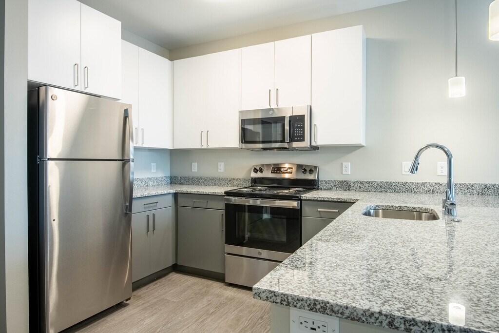 Limestone Ridge Apartments in Fitchburg, WI | ApartmentHomeLiving.com