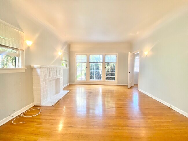 506 N Genesee Ave | Rentals in Los Angeles, CA
