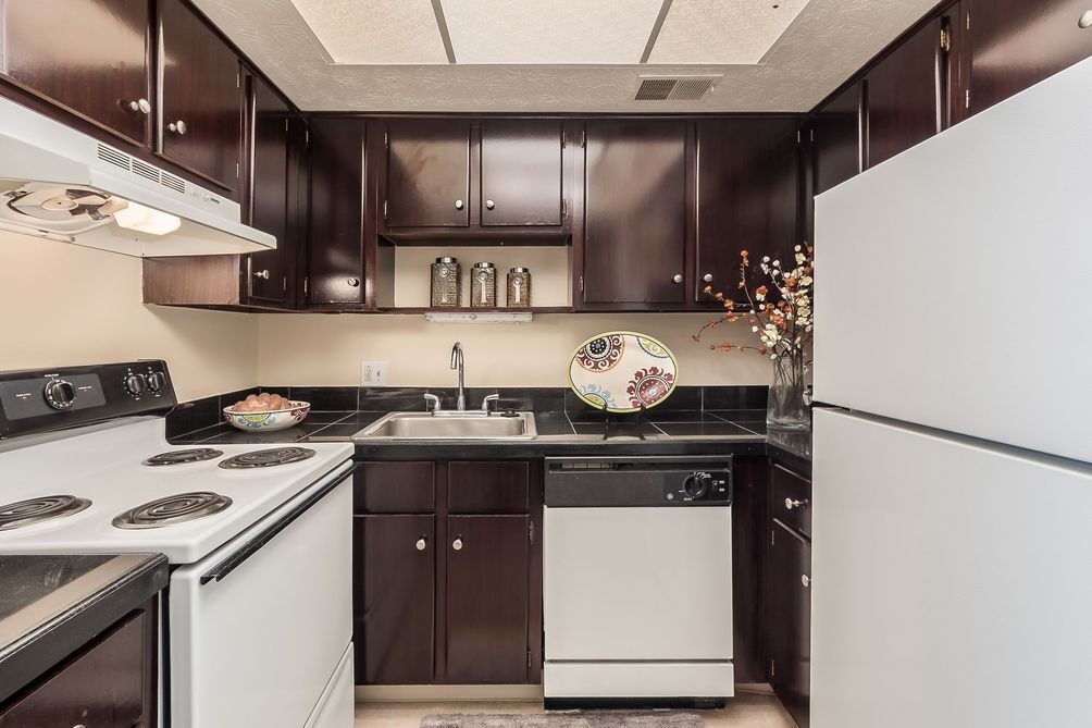 Cornerstone Crossing Apartments in Columbus, OH | ApartmentHomeLiving.com
