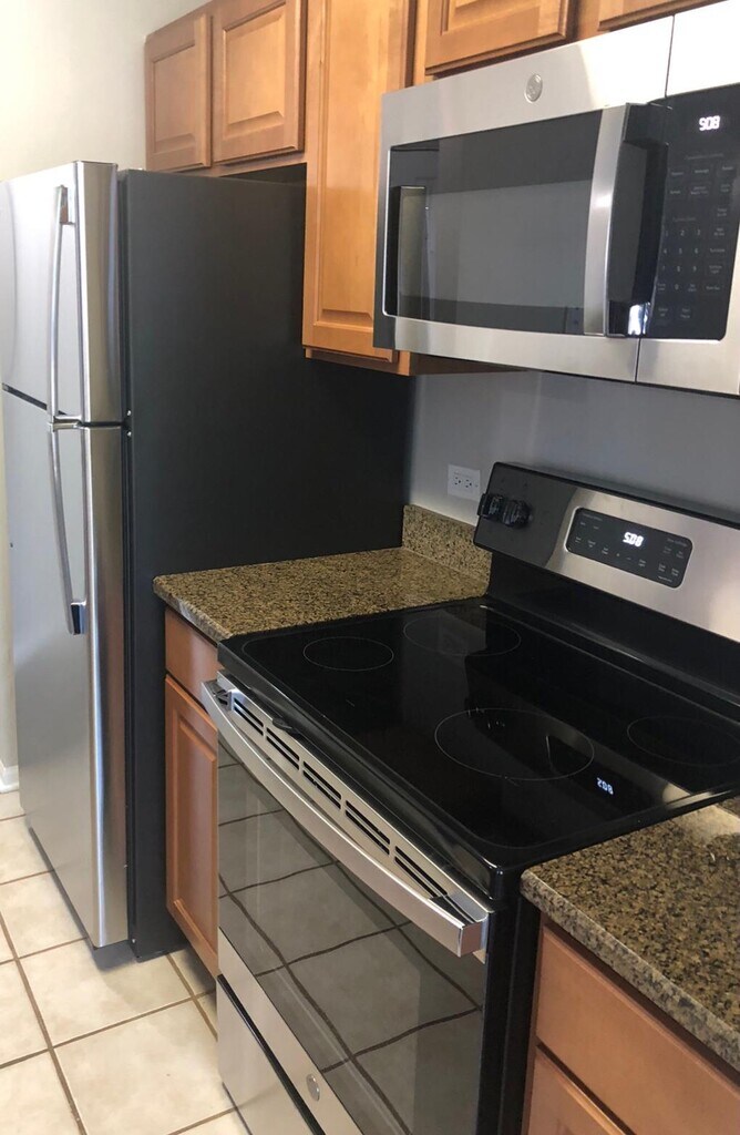 Clover Ridge East Apartments in Palatine, IL | ApartmentHomeLiving.com