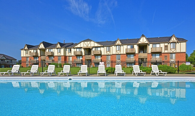 Perry Place Apartments in Grand Blanc, MI | ApartmentHomeLiving.com