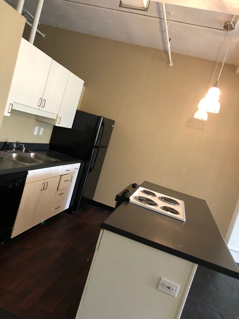 Block 2 Lofts Apartments in Little Rock, AR | ApartmentHomeLiving.com