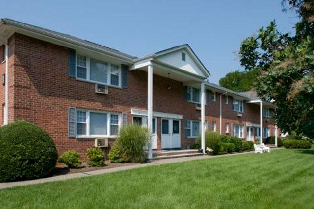 Denville Manor Apartments in Denville, NJ | ApartmentHomeLiving.com