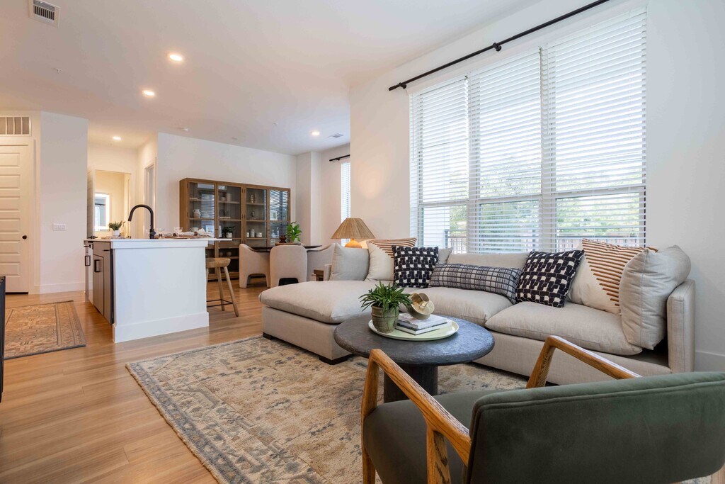 Caroline at Memorial Apartments in Houston, TX | ApartmentHomeLiving.com