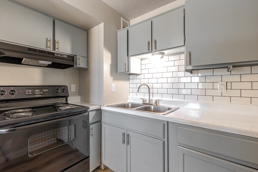 Trinity Place Apartments in El Paso, TX | ApartmentHomeLiving.com