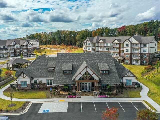 Legends at Laurel Canyon Apartments in Canton, GA | ApartmentHomeLiving.com