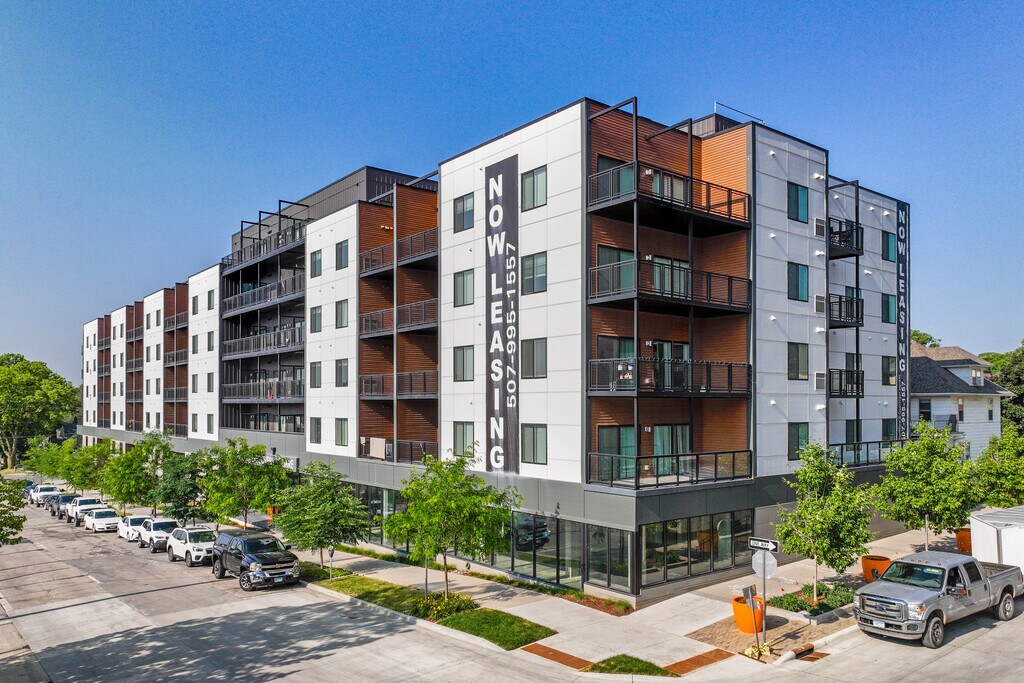 Residence at Discovery Square | Rochester, MN Apartments