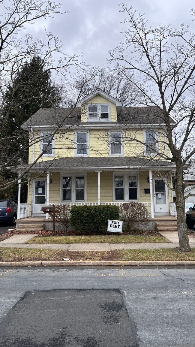 25 Regina Ave | Rentals in Hamilton, NJ