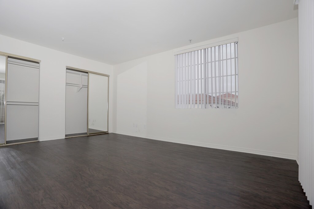 Maravilla Apartments at CSUN in Northridge, CA | ApartmentHomeLiving.com