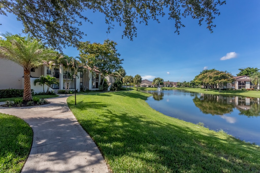 Centro at Davie Apartments in Davie, FL | ApartmentHomeLiving.com