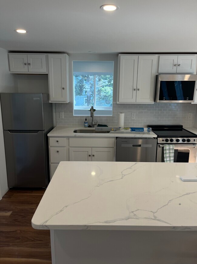 49 Hawthorne St | Rentals in Portland, ME