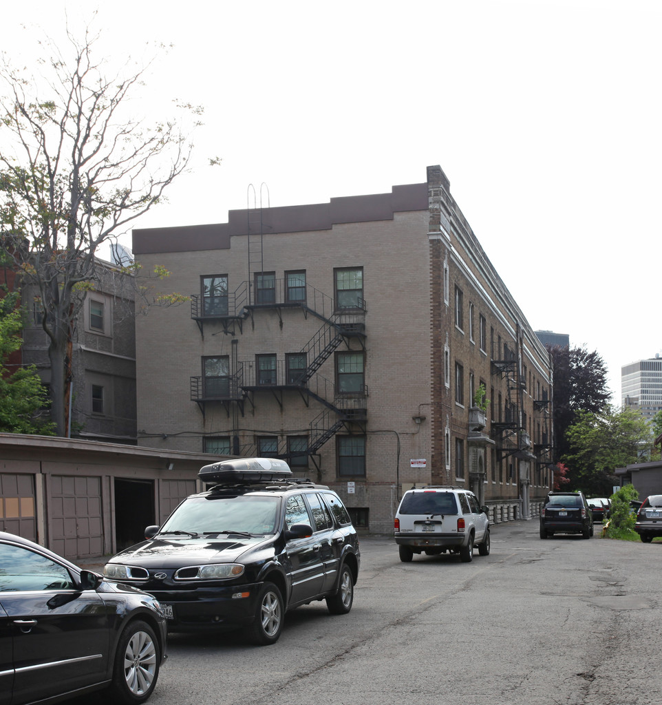 The Grand Alexander Apartments in Rochester, NY | ApartmentHomeLiving.com