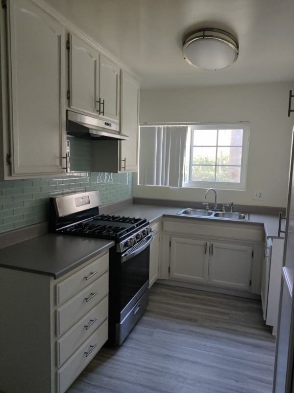 18935 Sherman Way | Rentals in Los Angeles, CA