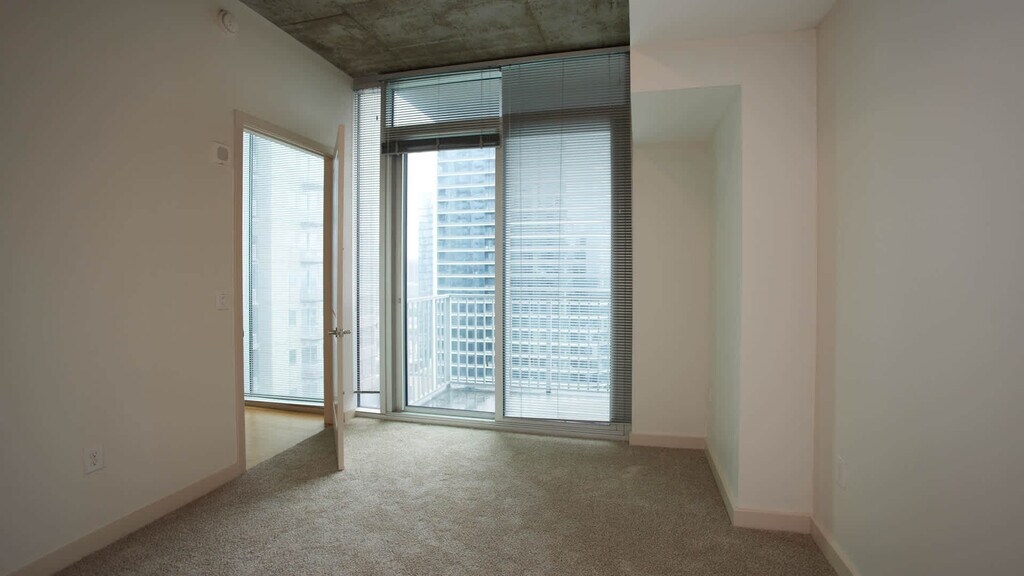 Skyhouse South Apartments in Atlanta, GA | ApartmentHomeLiving.com
