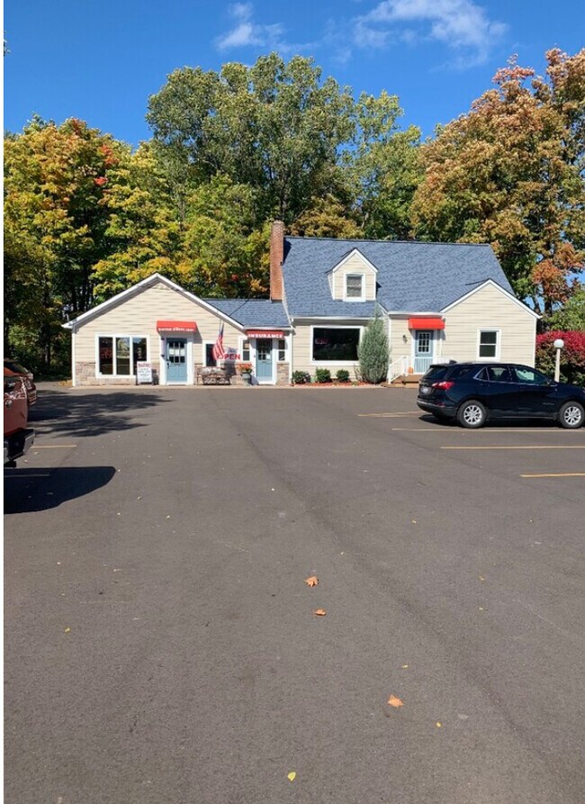5617 E Saginaw Hwy | Rentals in Grand Ledge, MI