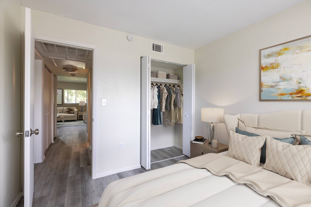 The Meridian at 2825 Apartments in Ft. Myers, FL | ApartmentHomeLiving.com