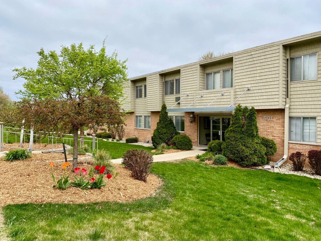 Midvale Heights Apartments in Madison, WI | ApartmentHomeLiving.com