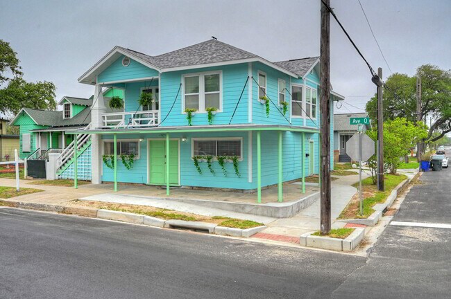 4902 Avenue Q | Rentals in Galveston, TX