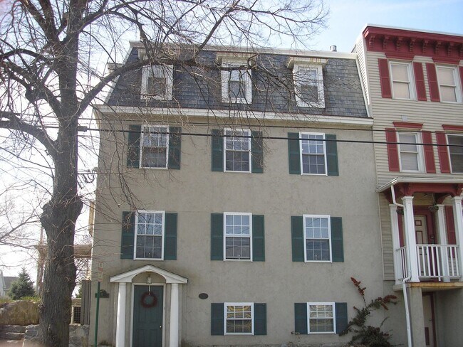 81 S Franklin St, Unit 81B-Frank | Rentals in Chambersburg, PA