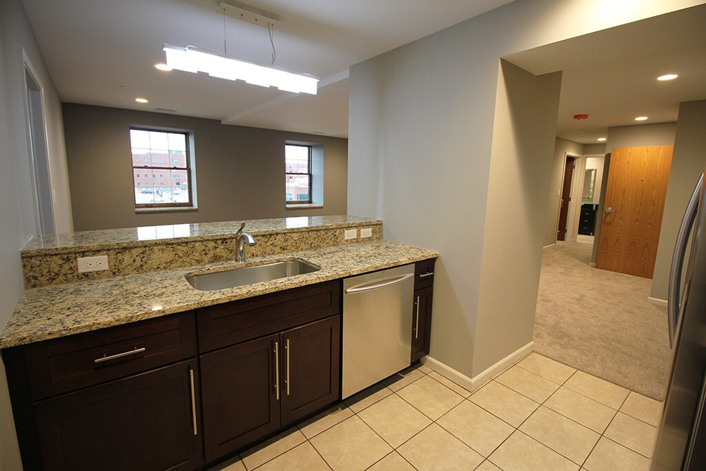 Canal Square Apartments | Akron, OH Apartments