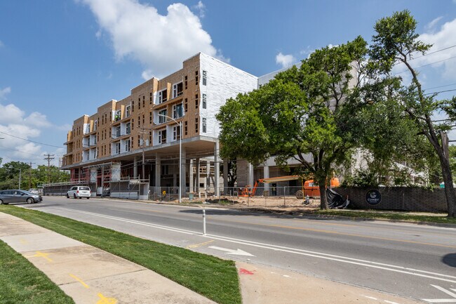 The Emma Browning Apartments in Austin, TX | ApartmentHomeLiving.com