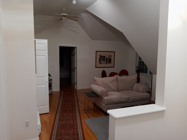 32 Triangle St | Rentals in Danbury, CT