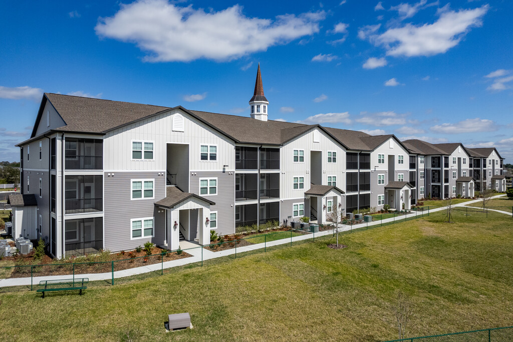 Spires 27 Apartments in Ocala, FL | ApartmentHomeLiving.com