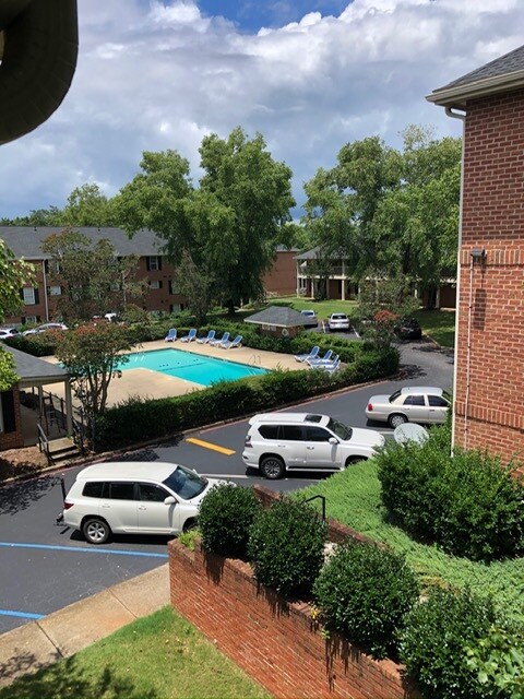 Riverbank Commons Apartments in Clemson, SC | ApartmentHomeLiving.com