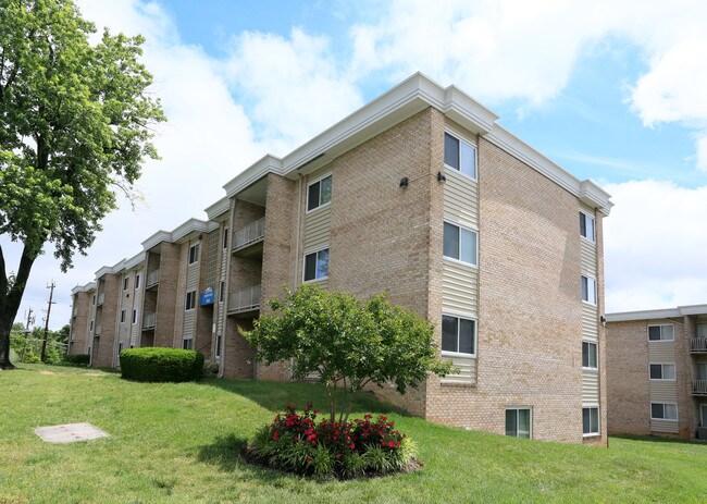 Andrews Ridge Apartments in Suitland, MD | ApartmentHomeLiving.com