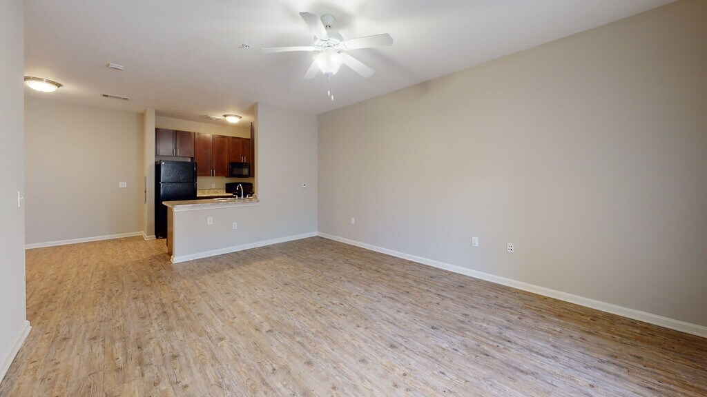 The Pointe at Crestmont Apartments in Houston, TX | ApartmentHomeLiving.com