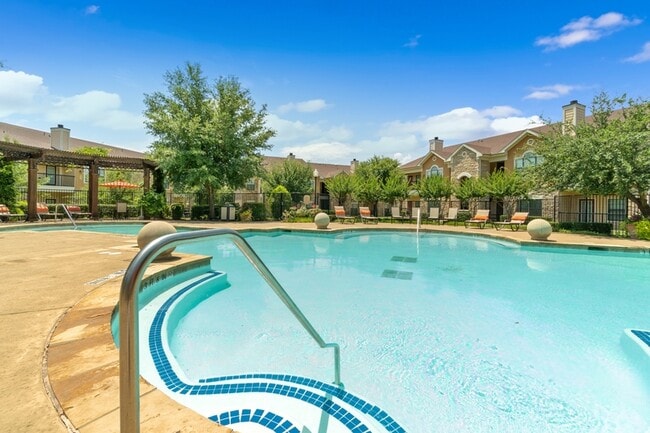Mansions of Mansfield Apartments in Mansfield, TX | ApartmentHomeLiving.com
