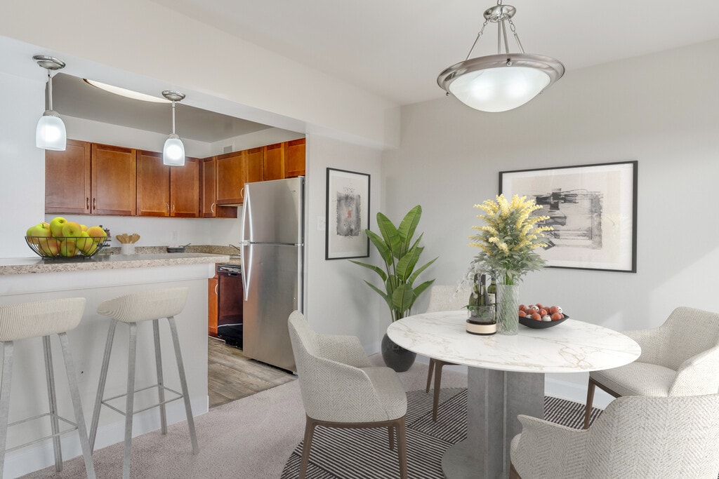 Seminary Towers Apartments in Alexandria, VA | ApartmentHomeLiving.com