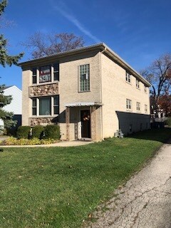 109 N Avon Rd | Rentals in Elmhurst, IL