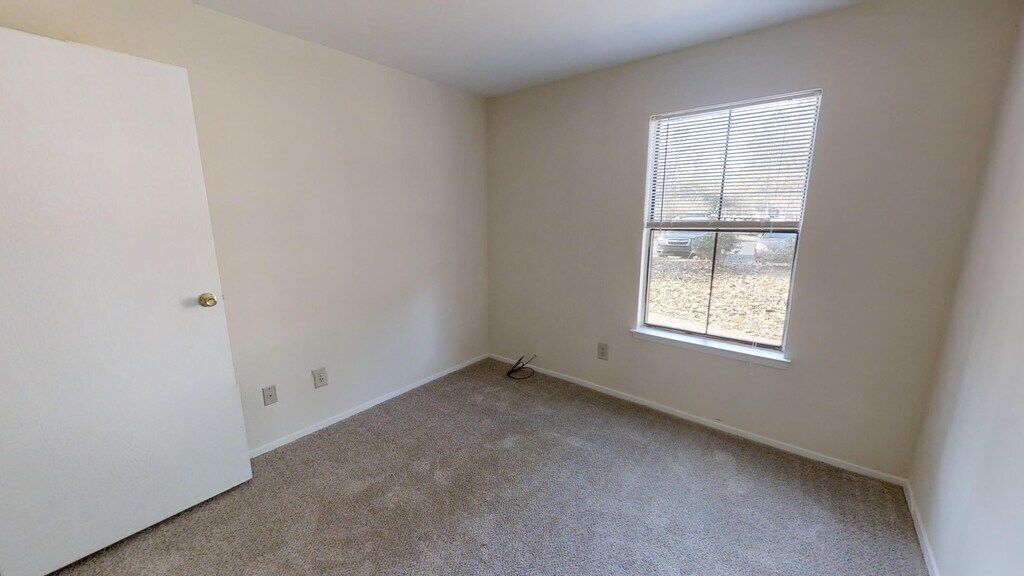 Emerald Place Apartments in Durham, NC | ApartmentHomeLiving.com