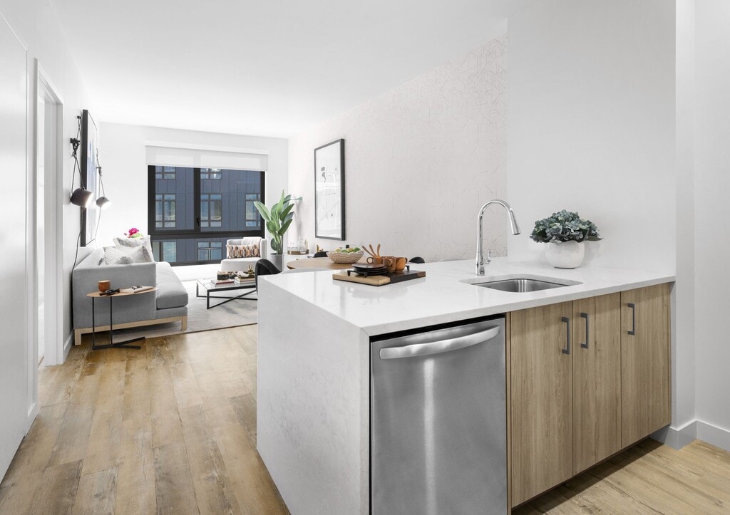 25 Maple Apartments in New Rochelle, NY | ApartmentHomeLiving.com