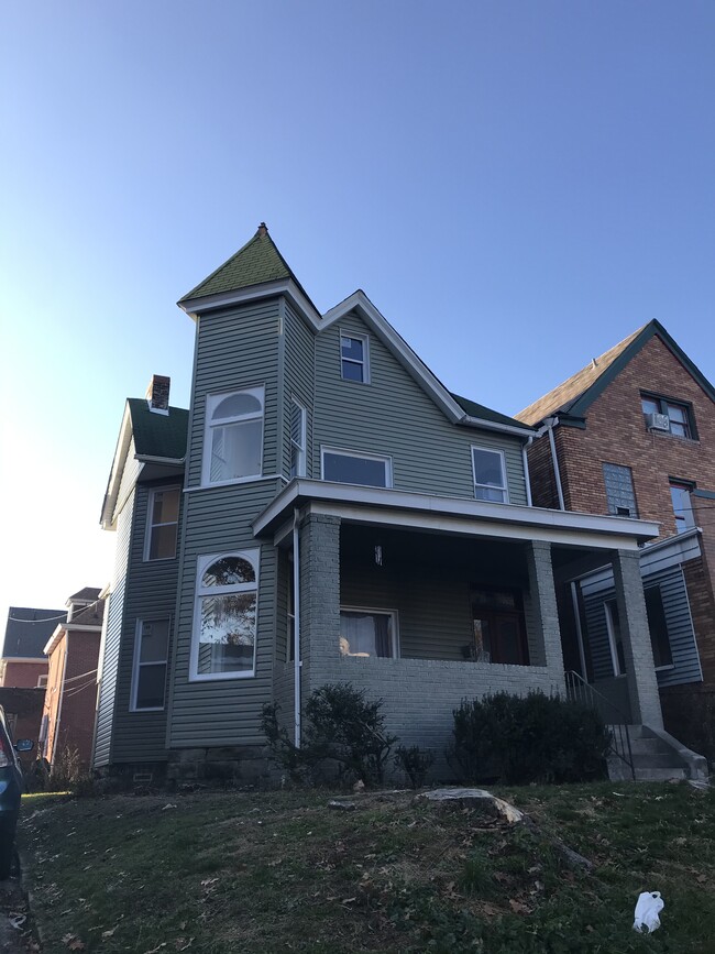 304 S Pacific Ave | Rentals in Pittsburgh, PA