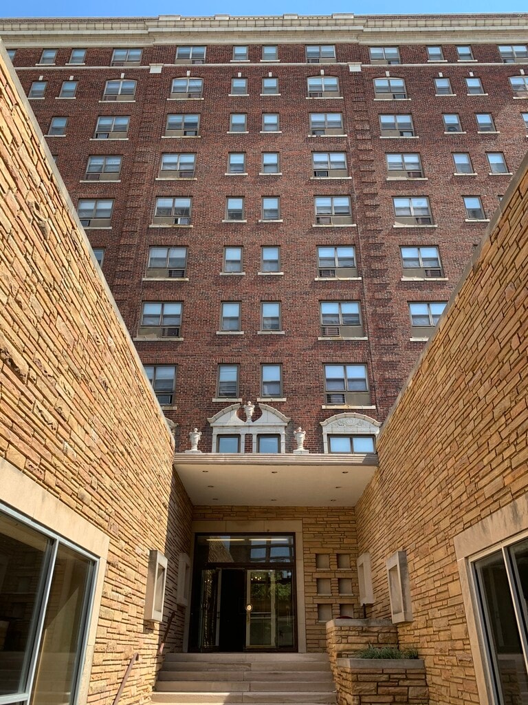 The Fairmont & Monticello Apartments in St. Louis, MO ...