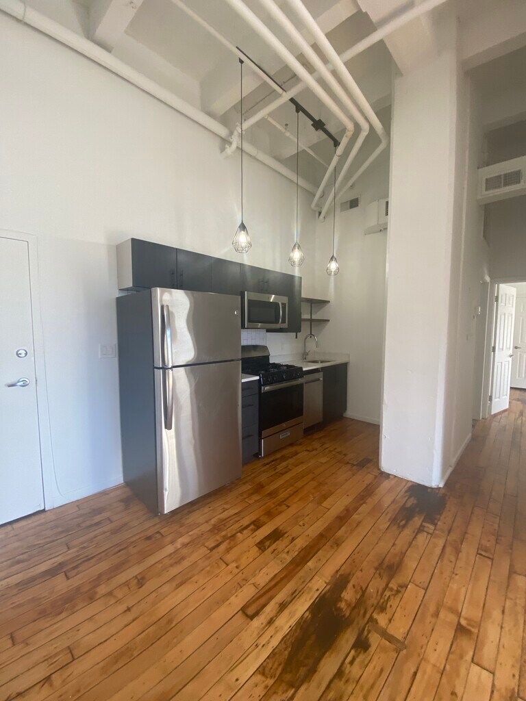 Spring Lofts Apartments in Philadelphia, PA | ApartmentHomeLiving.com