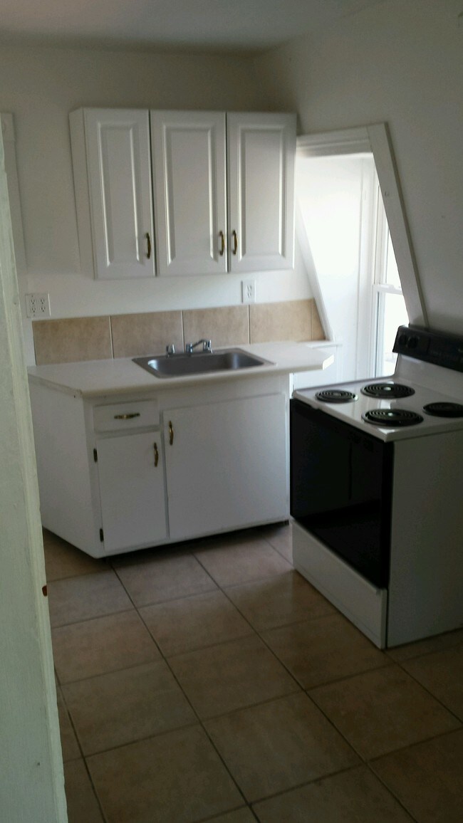 198 Thames St | Rentals in Groton, CT