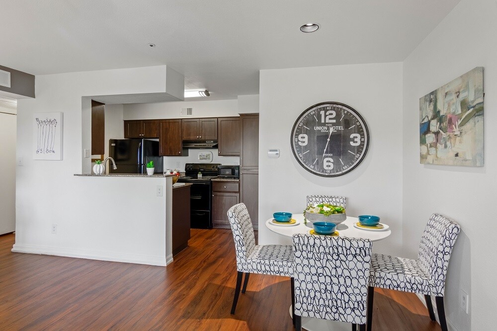 Cabrillo Apartments in Scottsdale, AZ | ApartmentHomeLiving.com