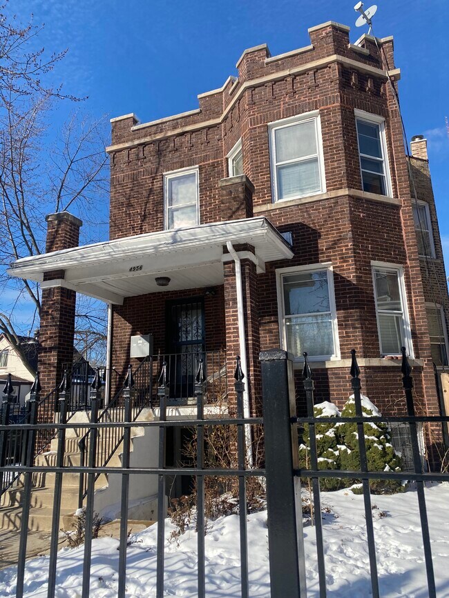 4956 W Nelson St | Rentals in Chicago, IL