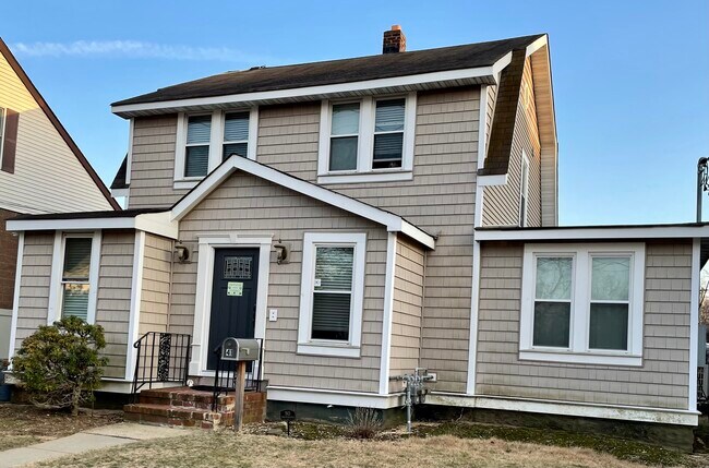 41 Smith Street | Rentals in Merrick, NY